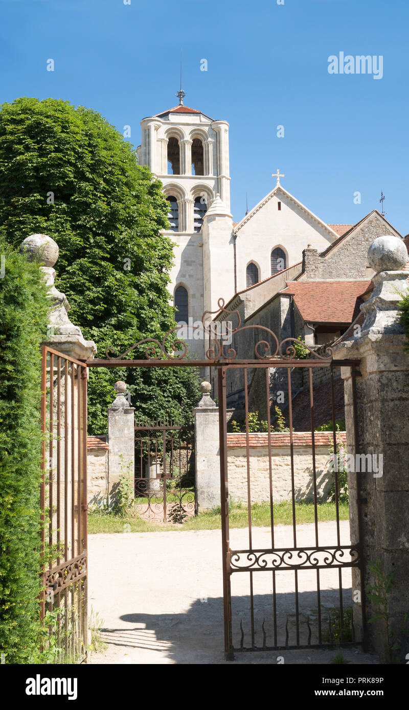 Vezelay abbey burgundy hi-res stock photography and images - Alamy