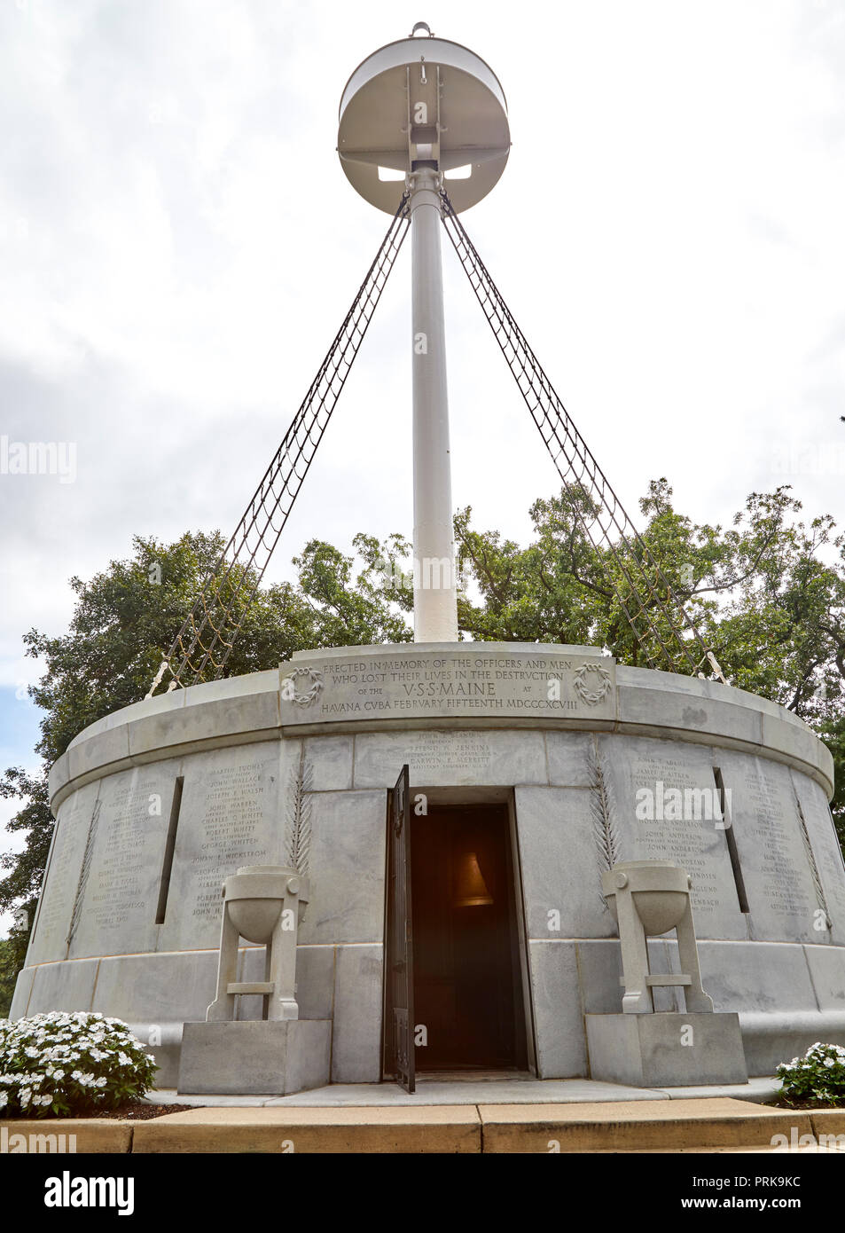 Arlington, Virginia, USA - September 15, 2018: USS Maine memorial at ...
