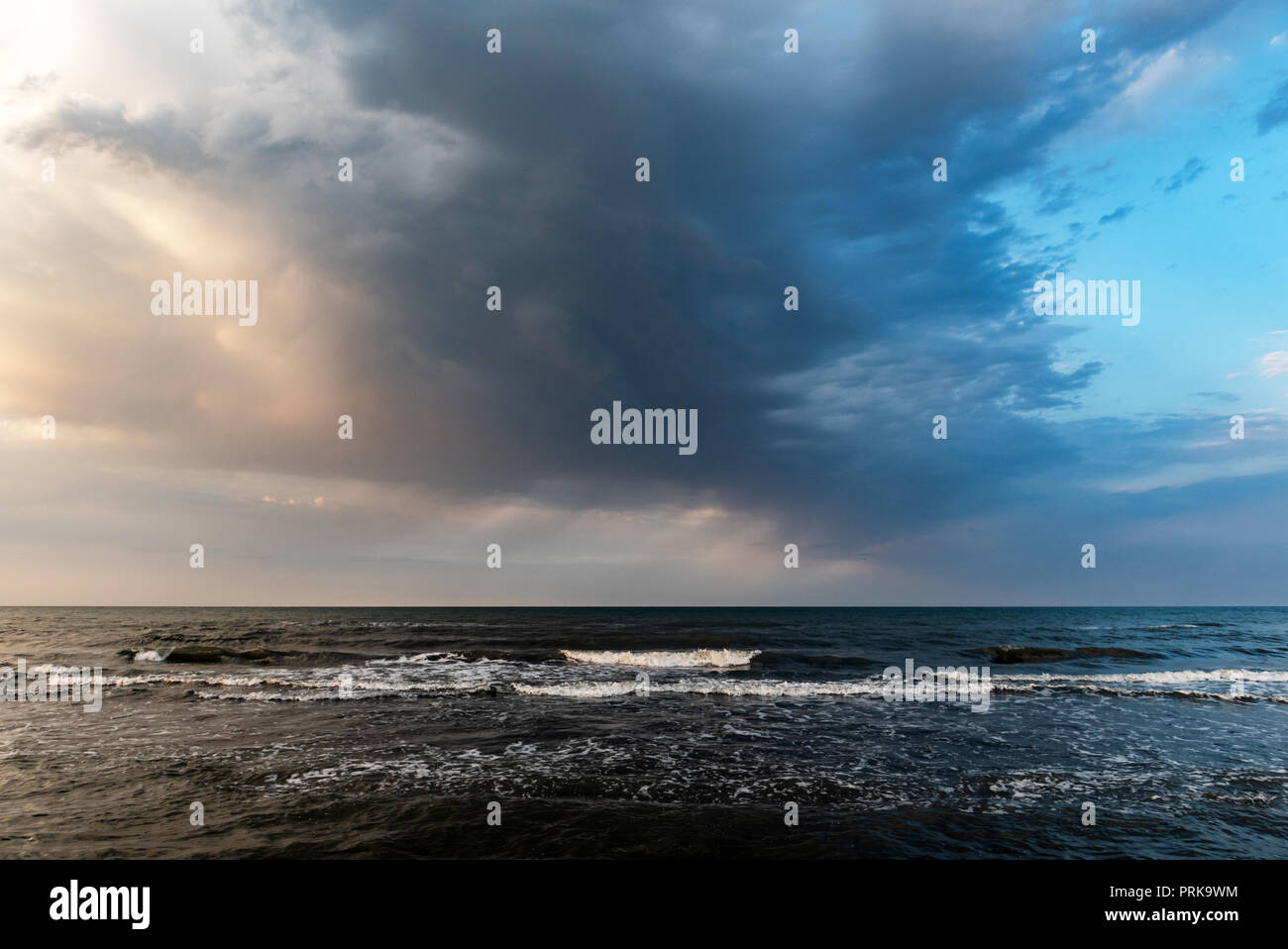 Beautiful atmospheric seascape waves hi-res stock photography and ...