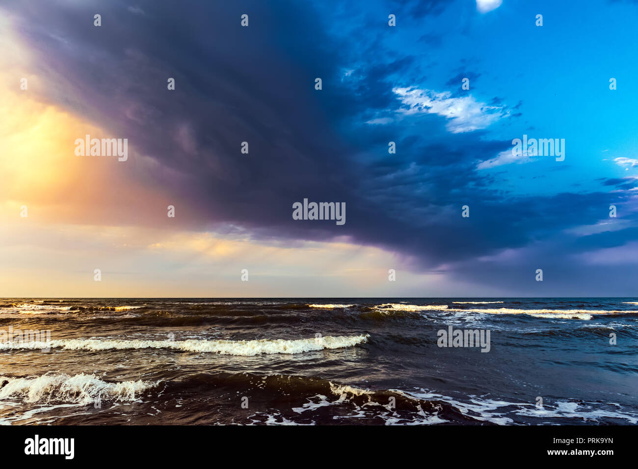 Beautiful atmospheric seascape waves hi-res stock photography and ...
