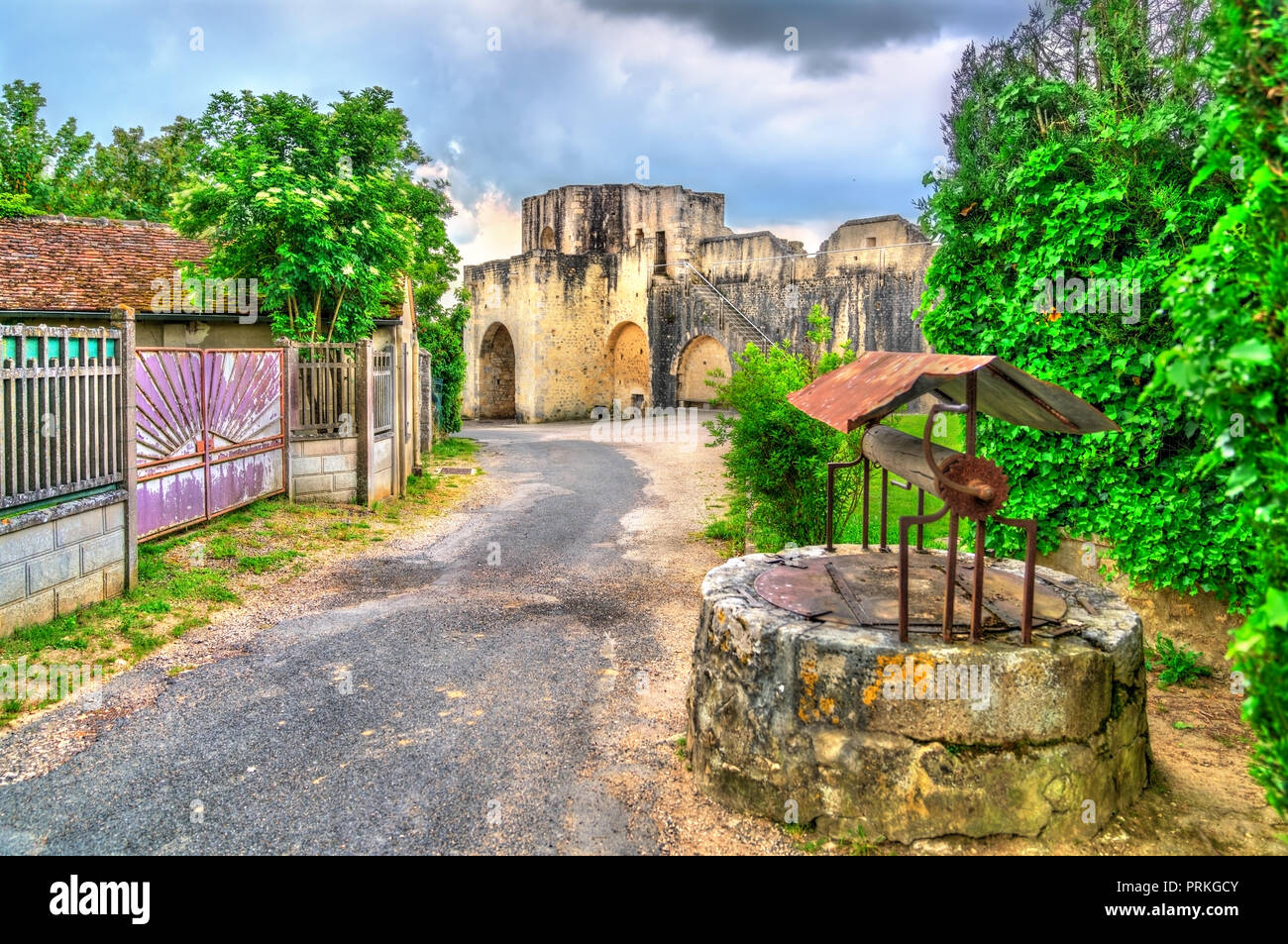 Medieval well village france hi-res stock photography and images - Alamy