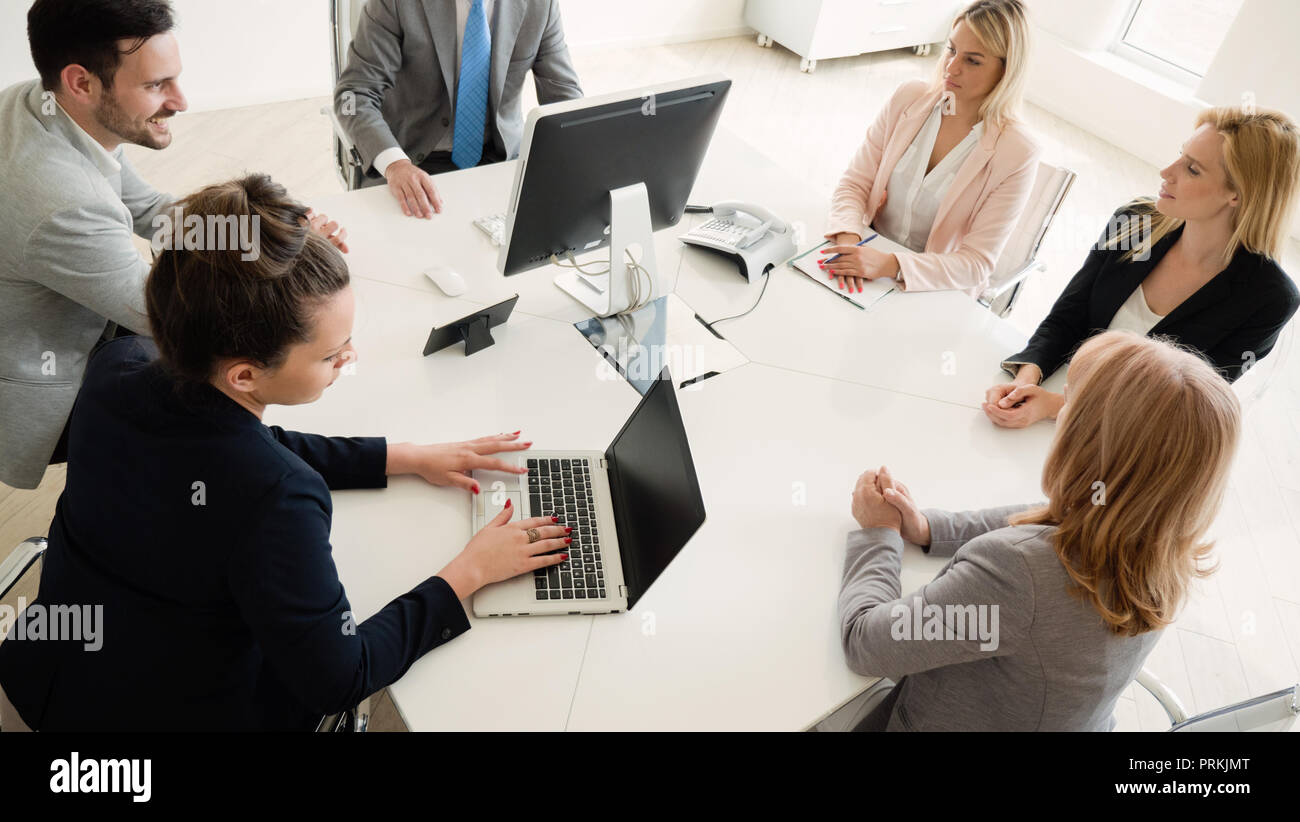 Salesperson and customer computer hi-res stock photography and images ...