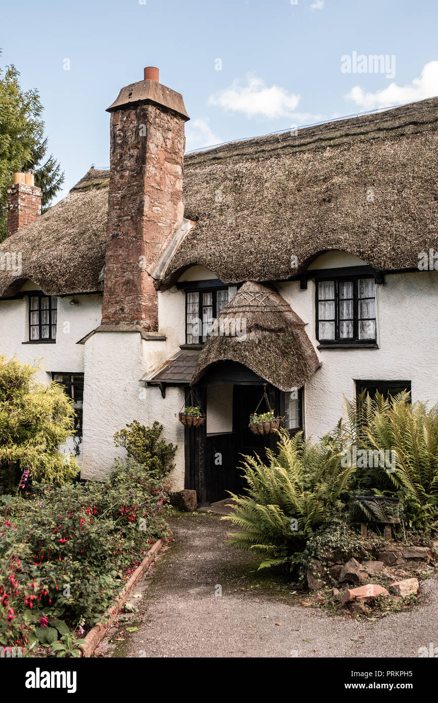 Court cottage hi-res stock photography and images - Alamy