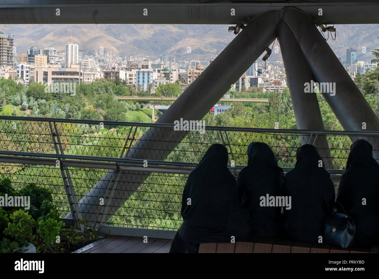 Traditional dress of iran hi-res stock photography and images - Alamy