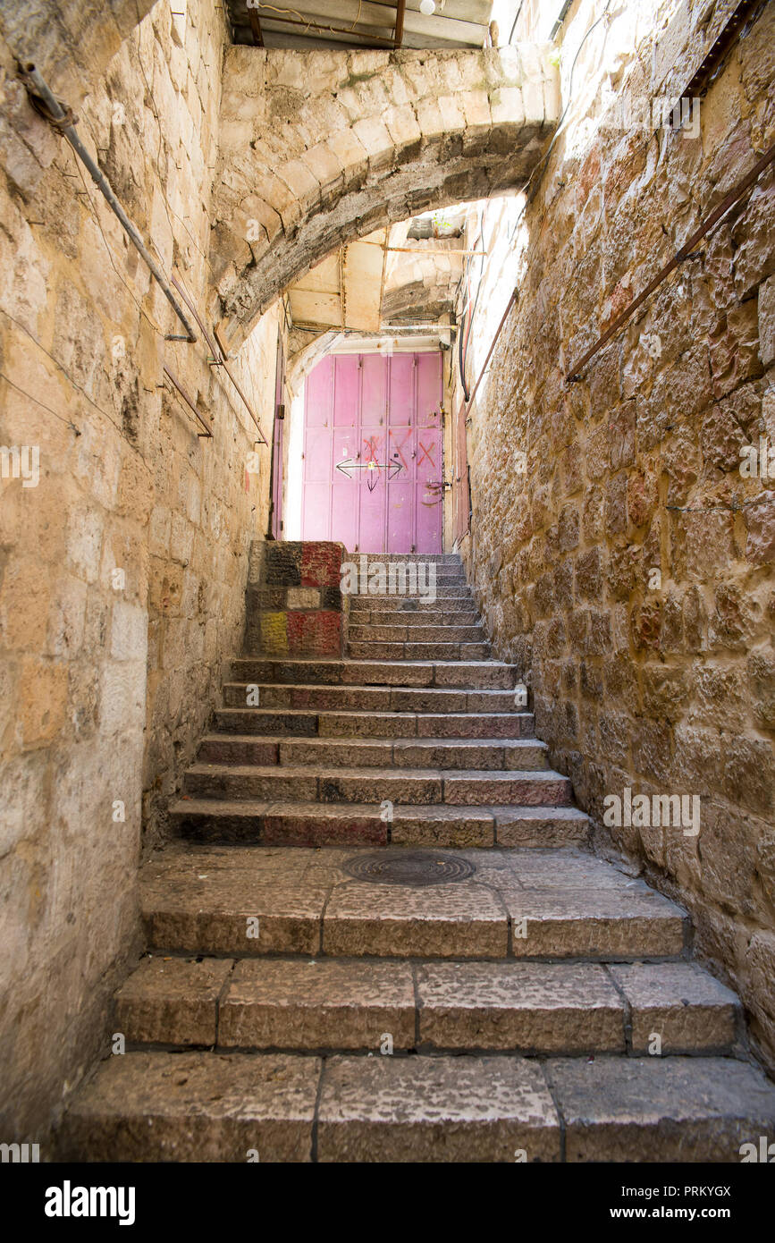 Narrow building architecture hi-res stock photography and images - Alamy