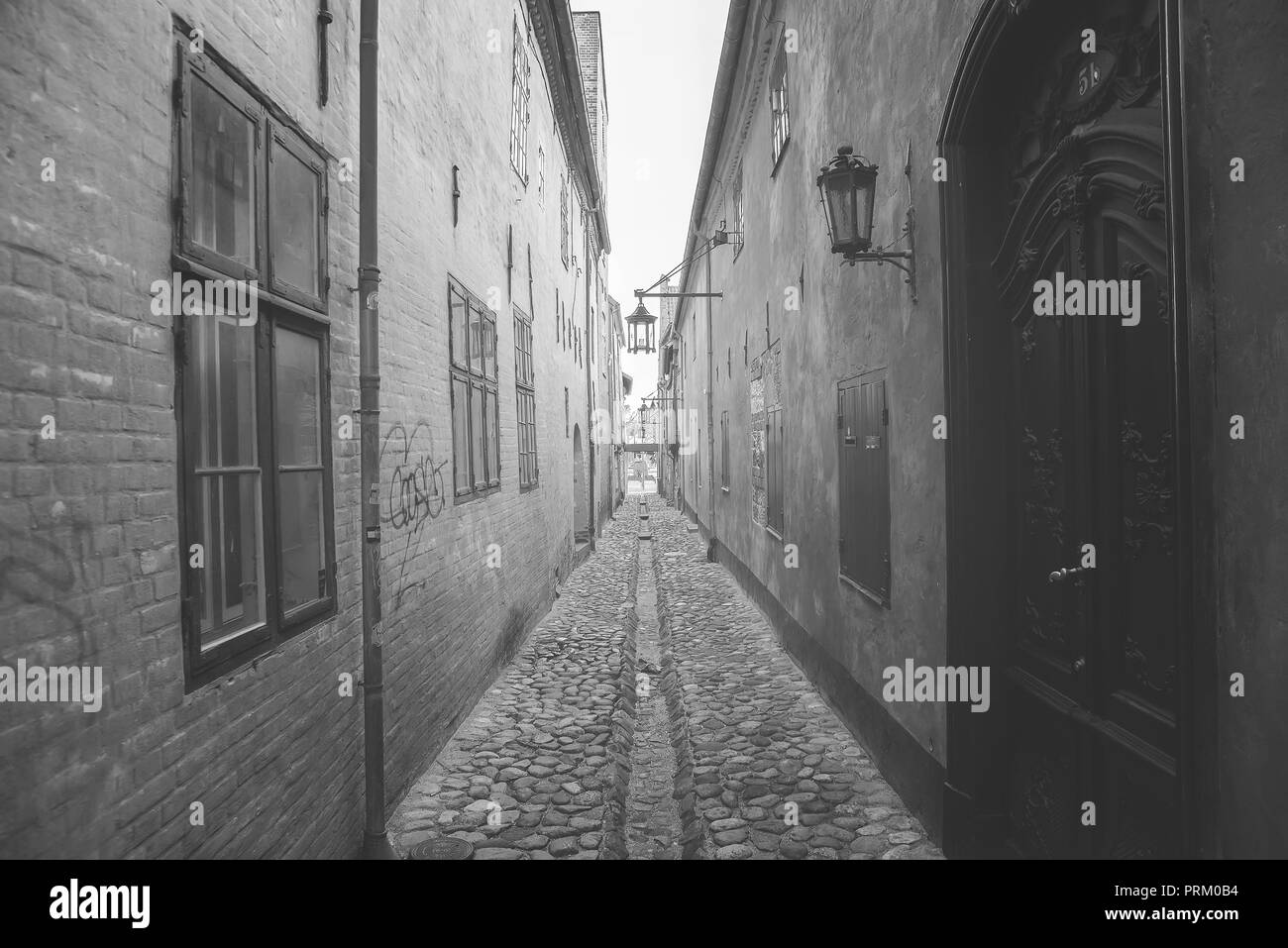 narrow old street Stock Photo - Alamy