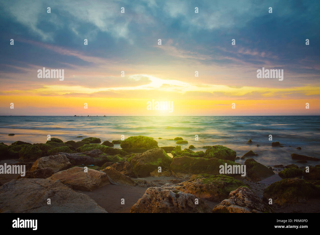 Beautiful sunset sea shore hi-res stock photography and images - Alamy