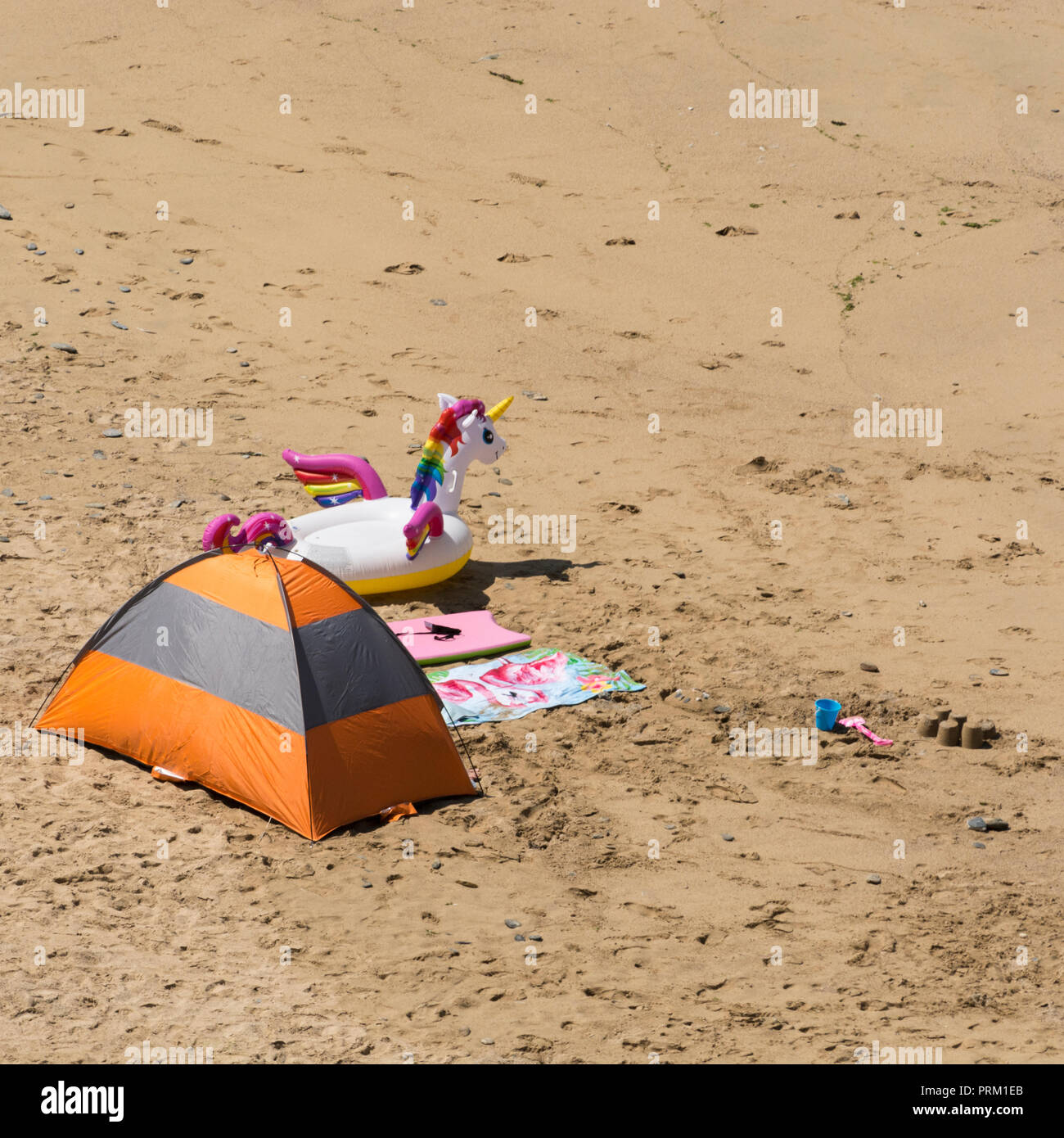 Kids on beach metaphor hi-res stock photography and images - Alamy