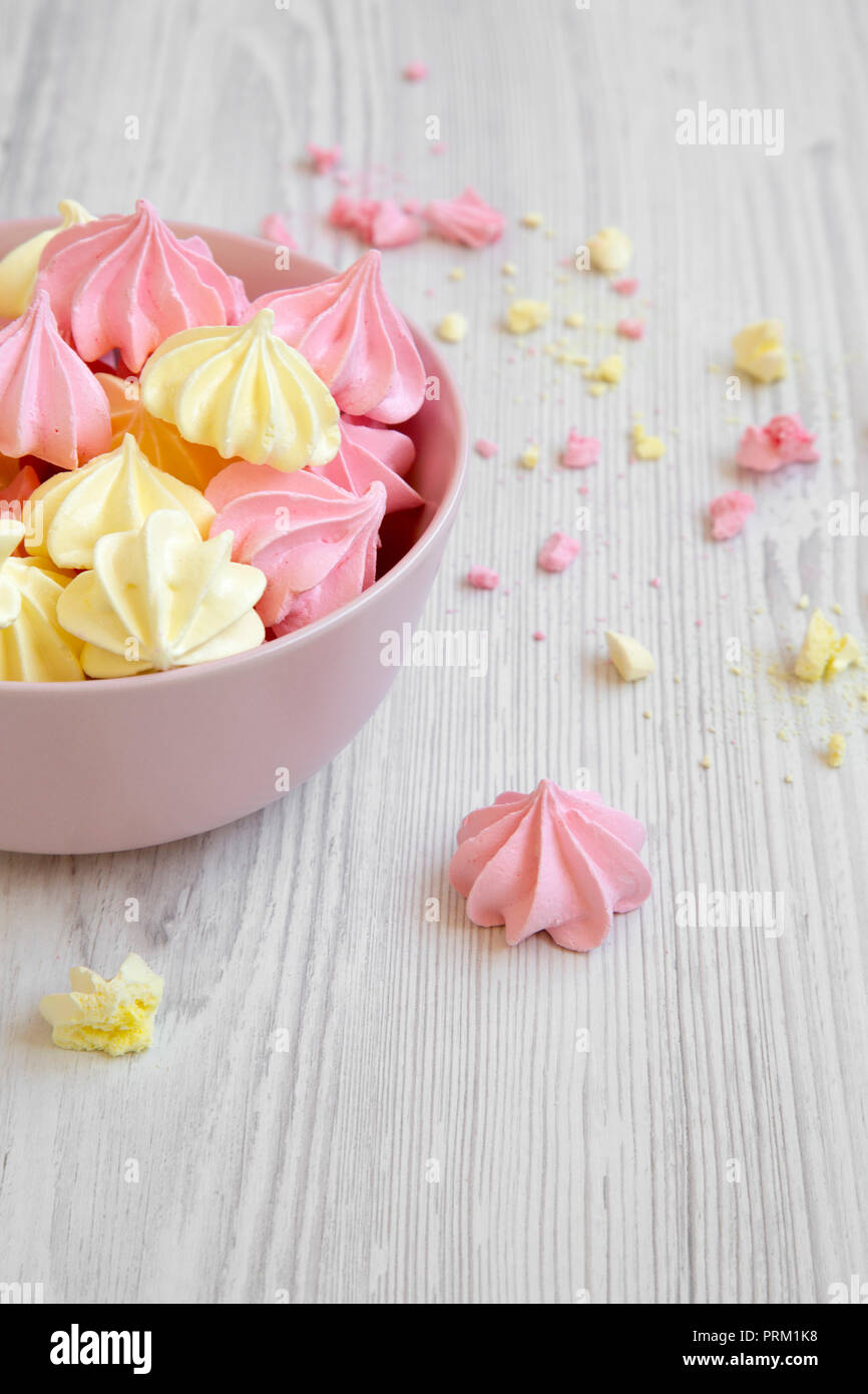 Mini meringues in a pink bowl, side view. Closeup Stock Photo - Alamy