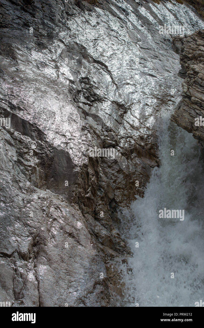 Wet rock texture hi-res stock photography and images - Alamy