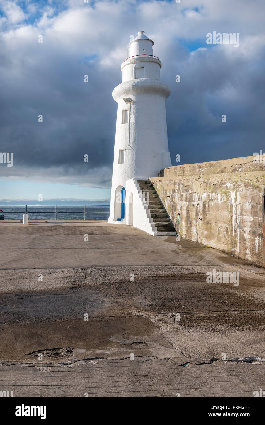 Macduff Harbour Entrance Light Tower, Aberdeenshire, Scotland Stock ...