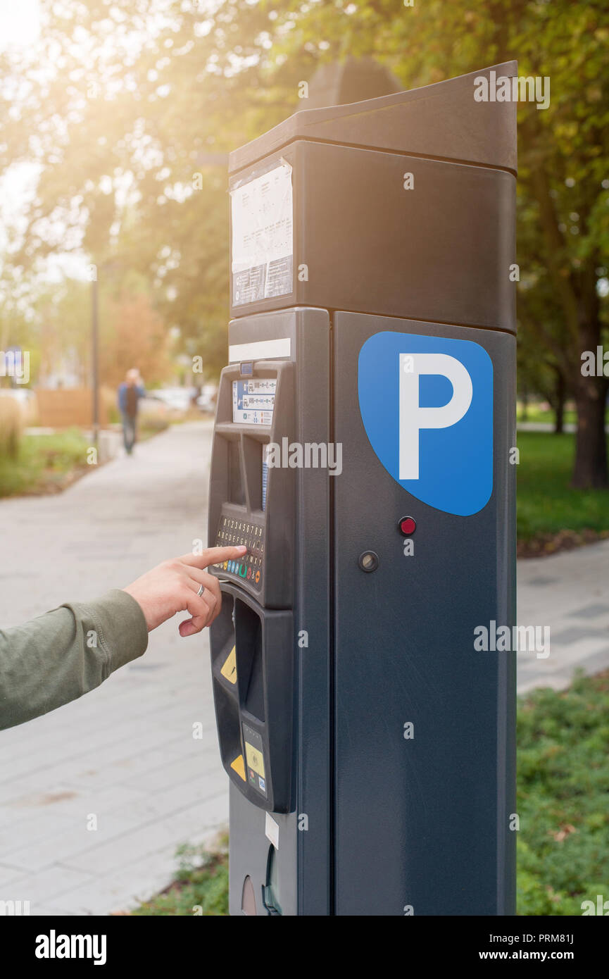 Person paying parking machine hi-res stock photography and images - Alamy