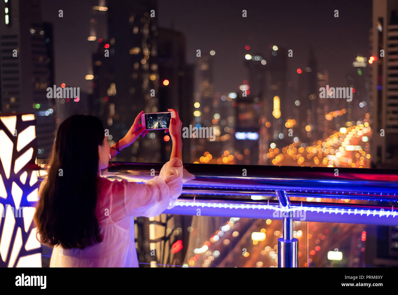 Dubai night woman hi-res stock photography and images - Alamy