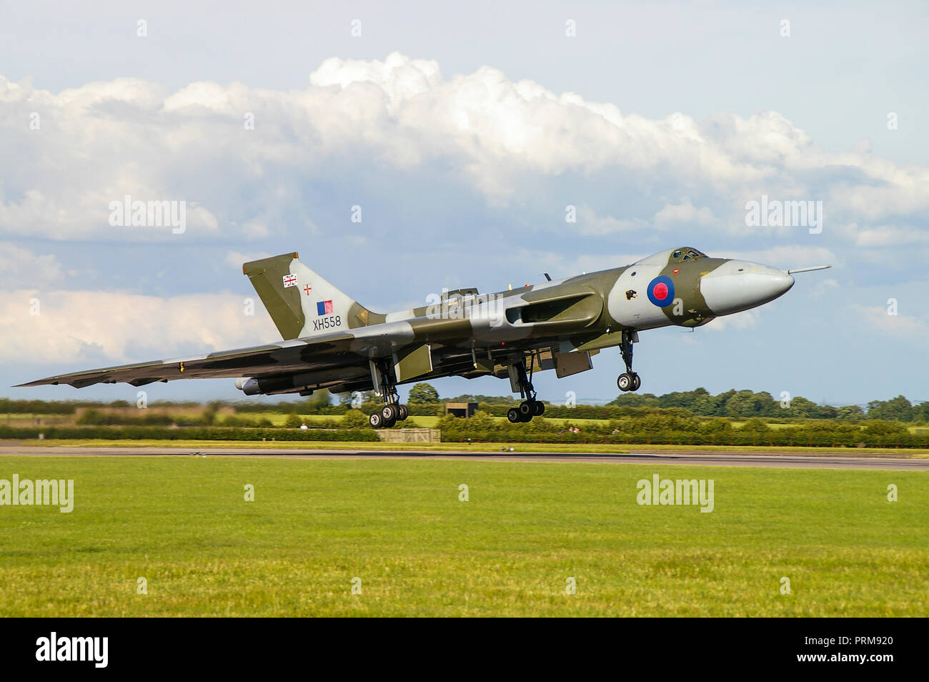 Raf waddington vulcan hi-res stock photography and images - Alamy