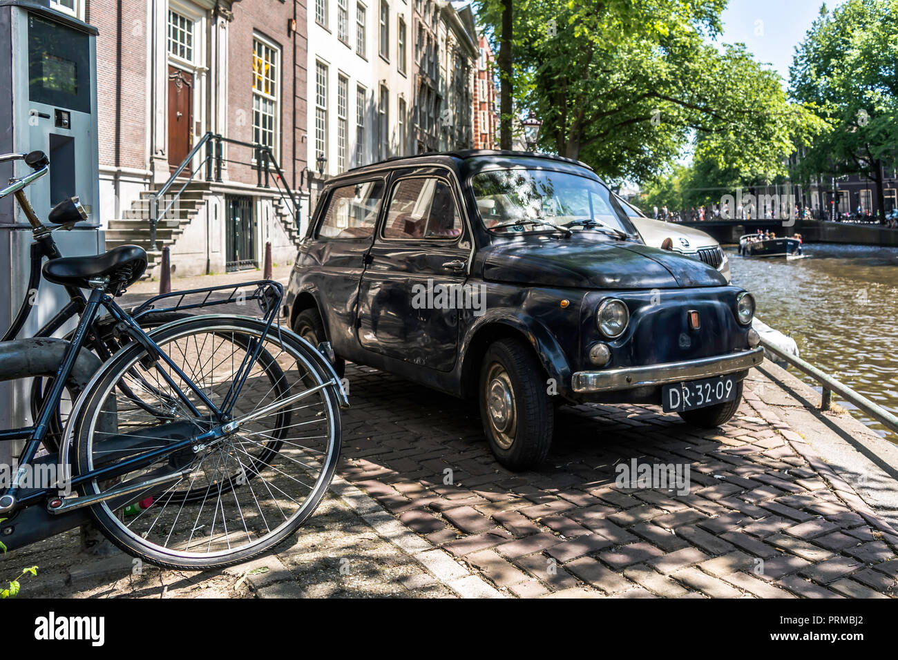 Abandoned fiat hi-res stock photography and images - Alamy