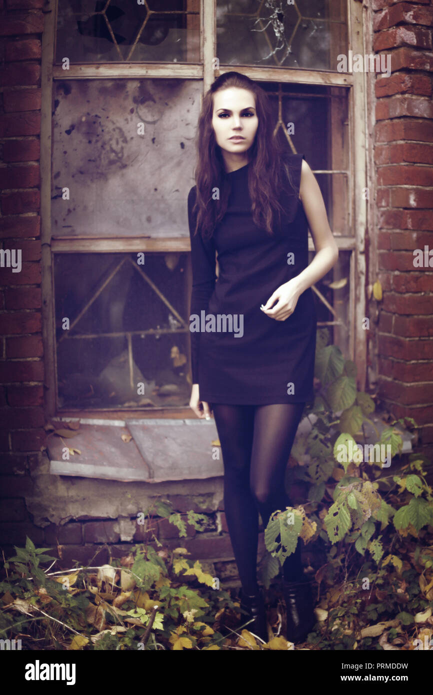 Destroyed brick building hi-res stock photography and images - Alamy