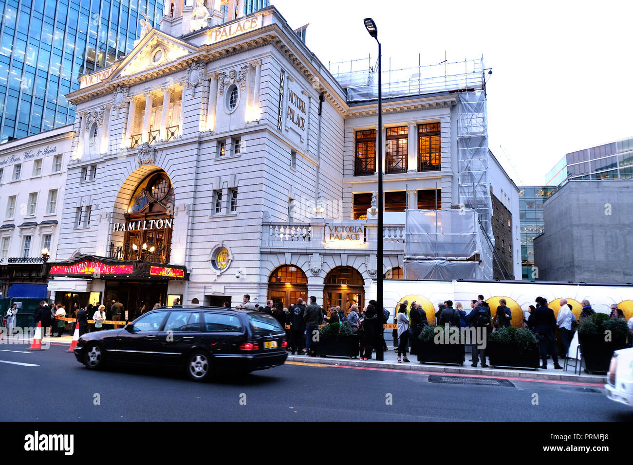 Pic shows: Hamilton The Musical Victoria Palace theatre crowds arriving at the show in Victoria ...