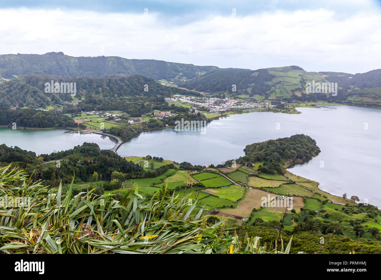 Sete cidades crater lake azores hi-res stock photography and images - Alamy