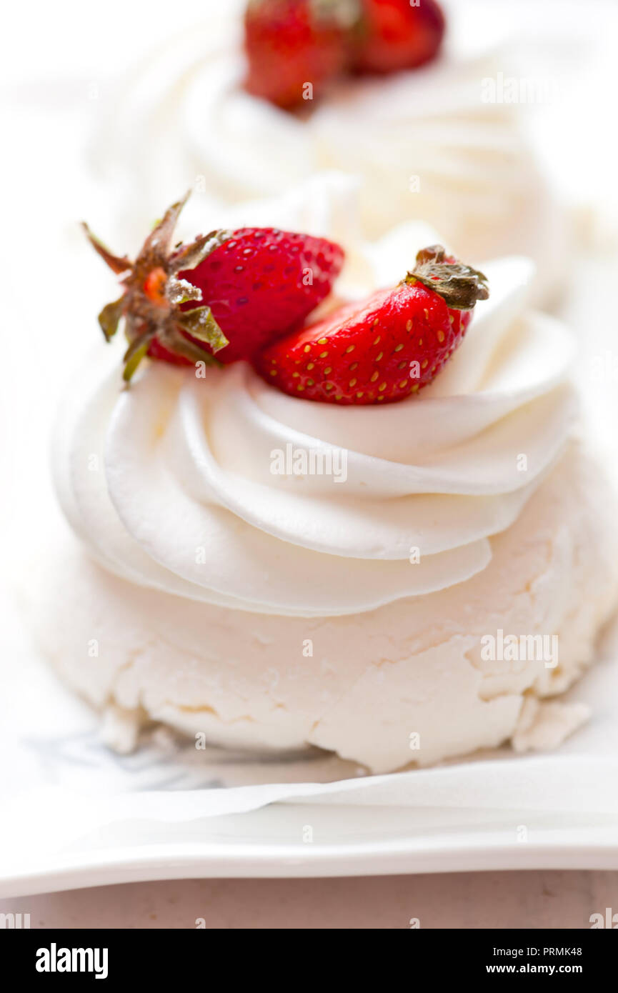 Anna pavlova cake hi-res stock photography and images - Alamy