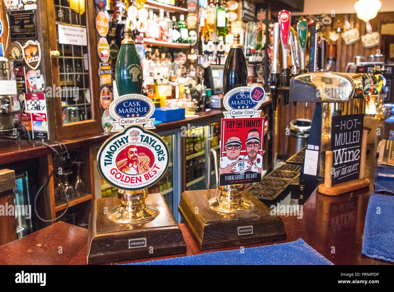 Traditional pub in York, Yorkshire, England Stock Photo - Alamy