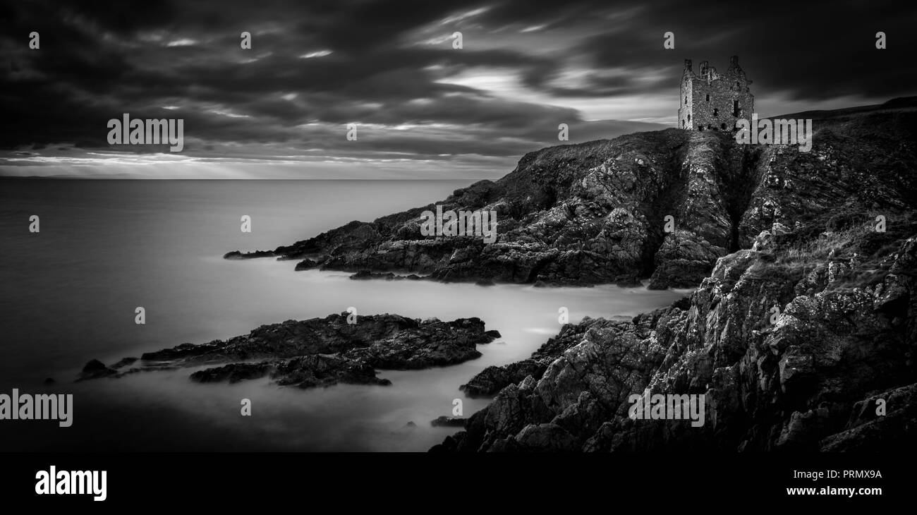 Dunskey castle hi-res stock photography and images - Alamy
