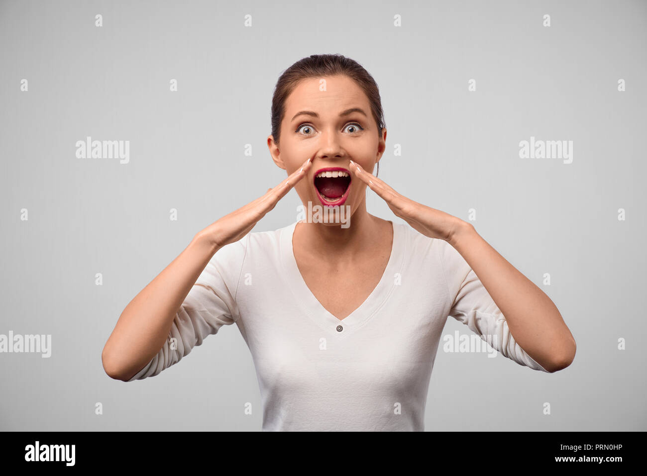 Beauty portrait of shouting girl, looking at camera, studio. Head and ...