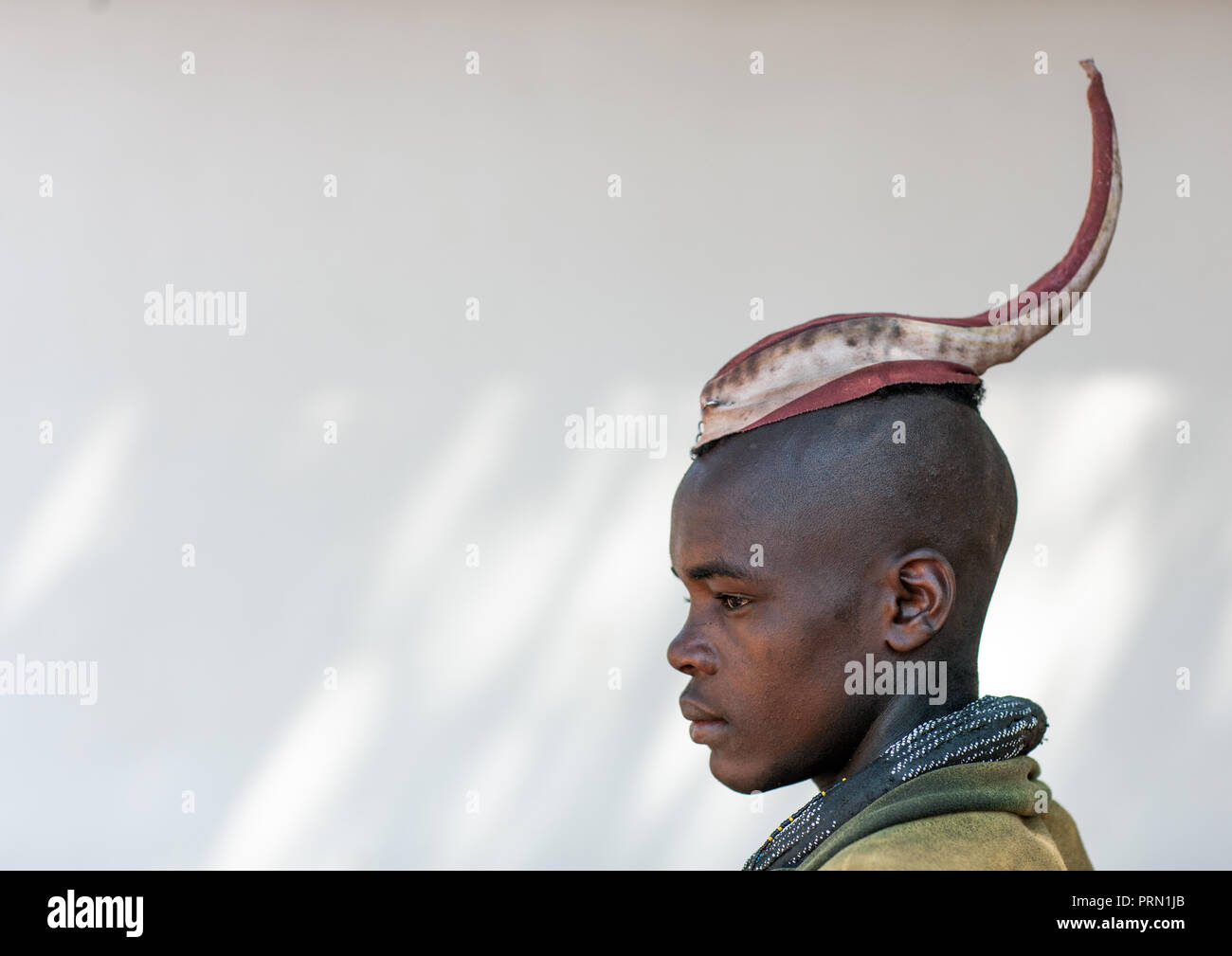 Himba man of the cunene hi-res stock photography and images - Alamy