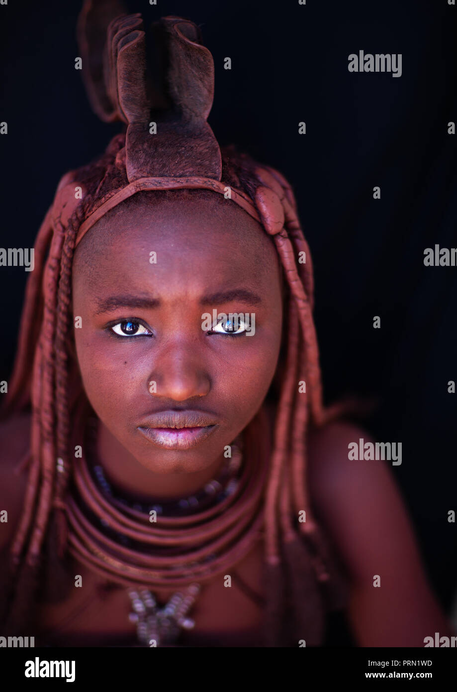 Portrait of a Himba tribe woman covered with otjize, Cunene Province ...
