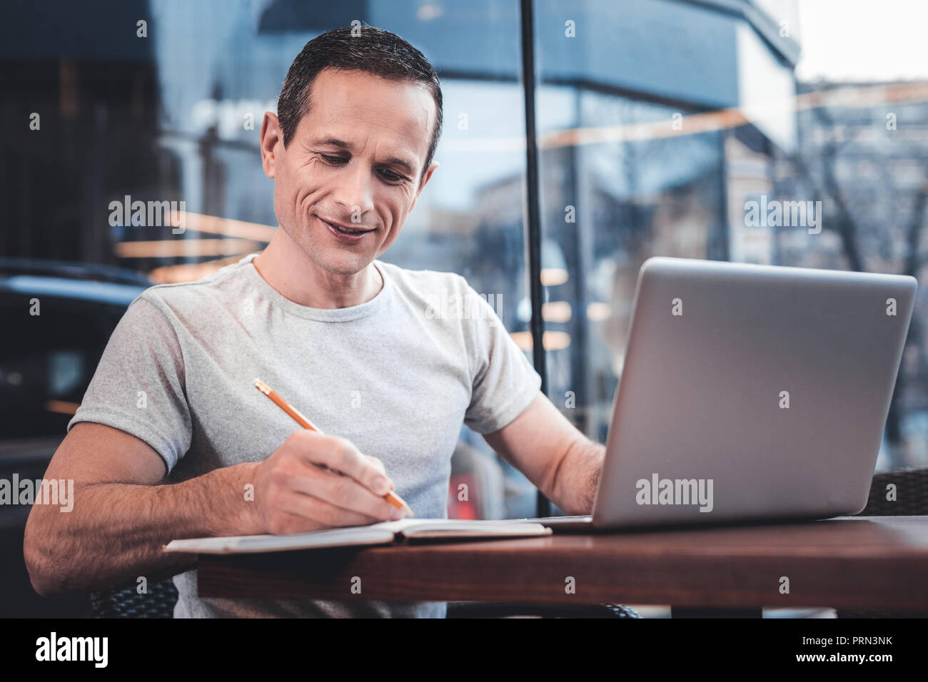 Notices me what happiness hi-res stock photography and images - Alamy