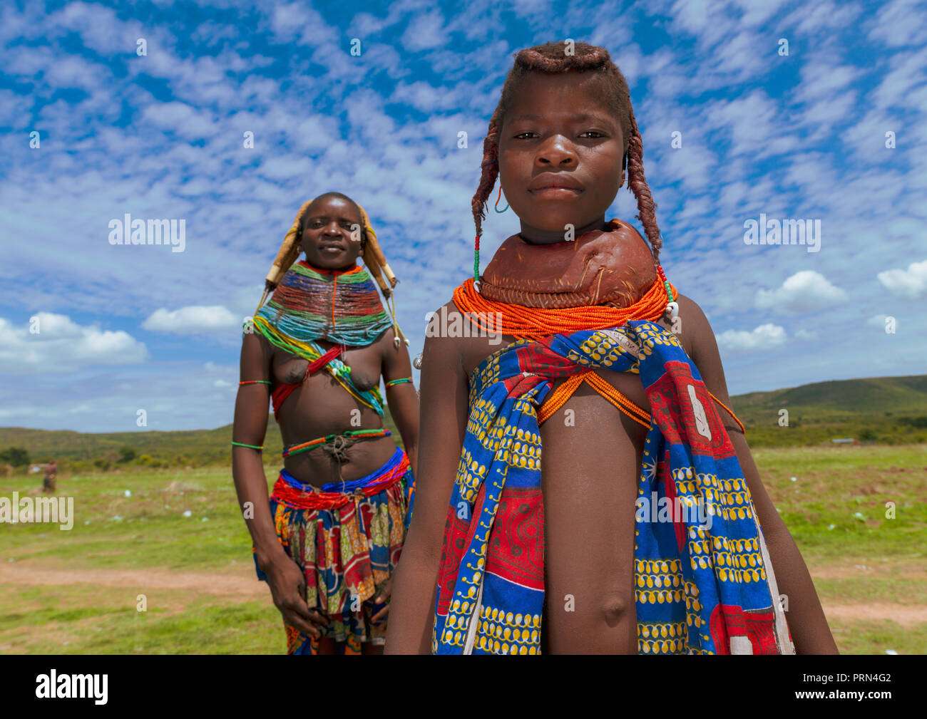 Mumuhuila tribe mother with her teenage daughter, Huila Province ...