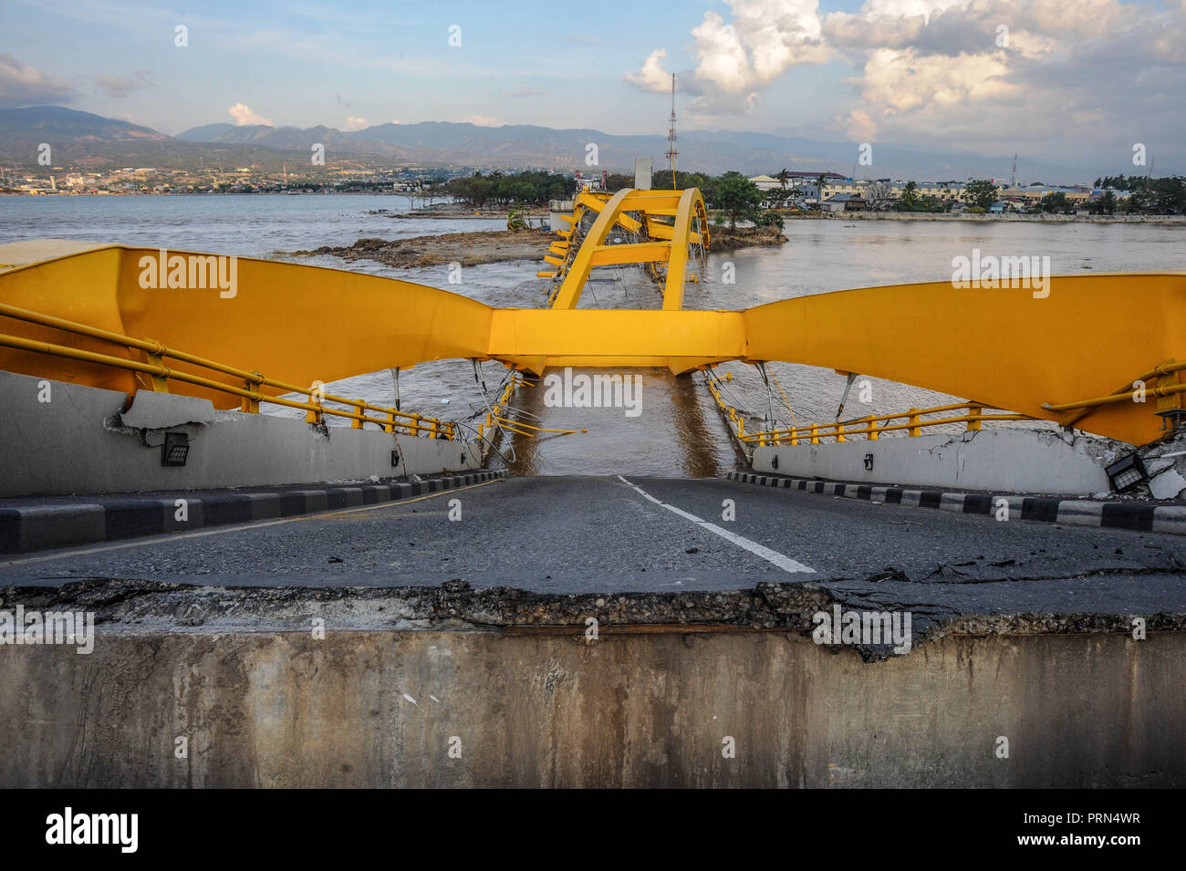 Palu, Central Sulawesi, Indonesia. 3rd Oct, 2018. The Ponulele Bridge ...