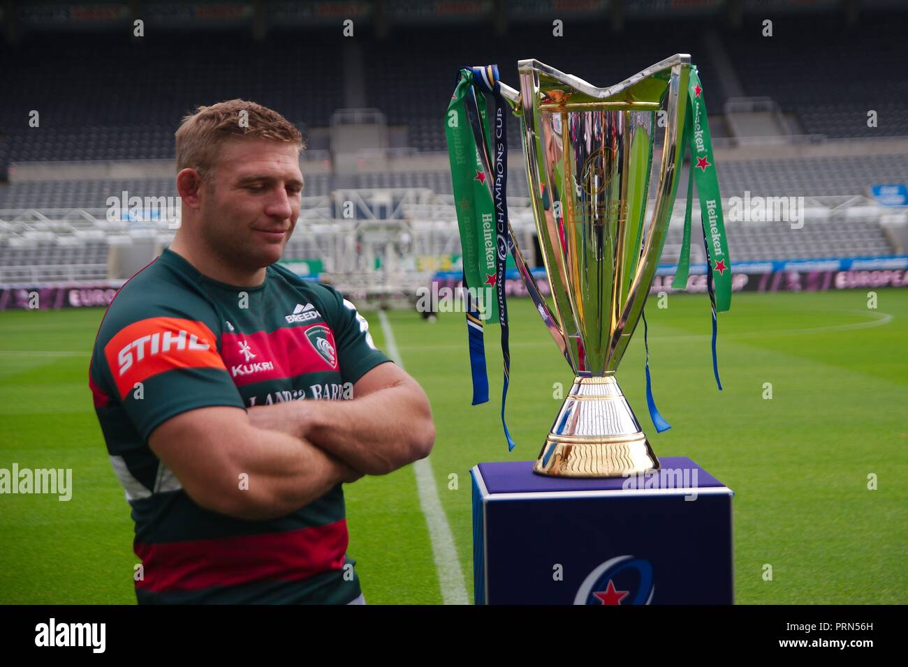 Gallagher premiership rugby trophy hi-res stock photography and images ...