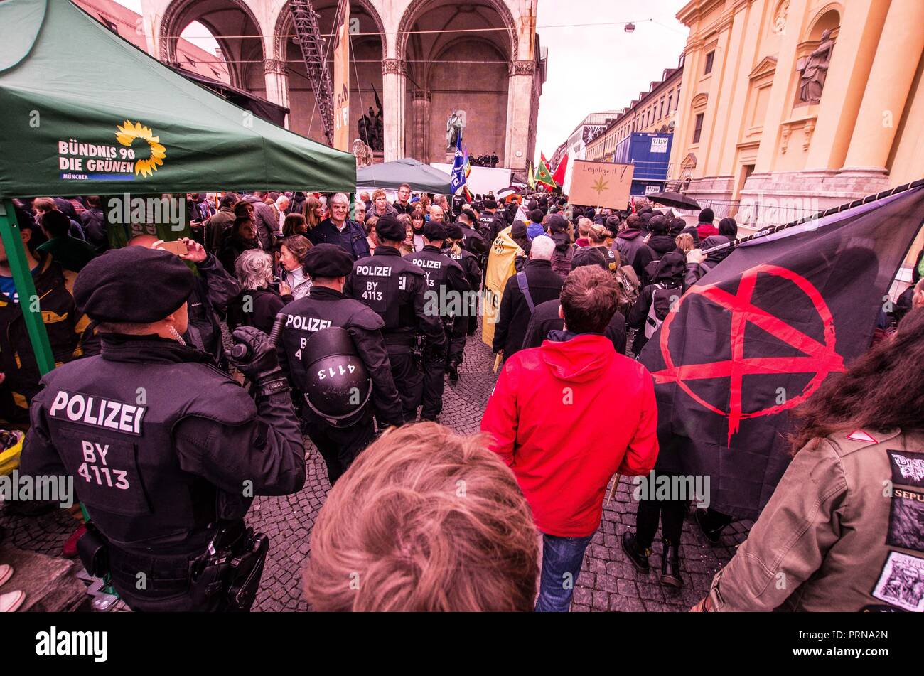 Anarchy flag hi-res stock photography and images - Alamy