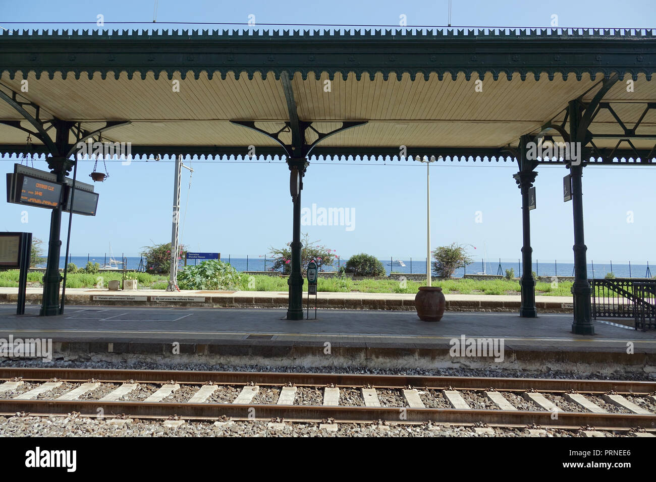 Giardini taormina railway station hi-res stock photography and images ...
