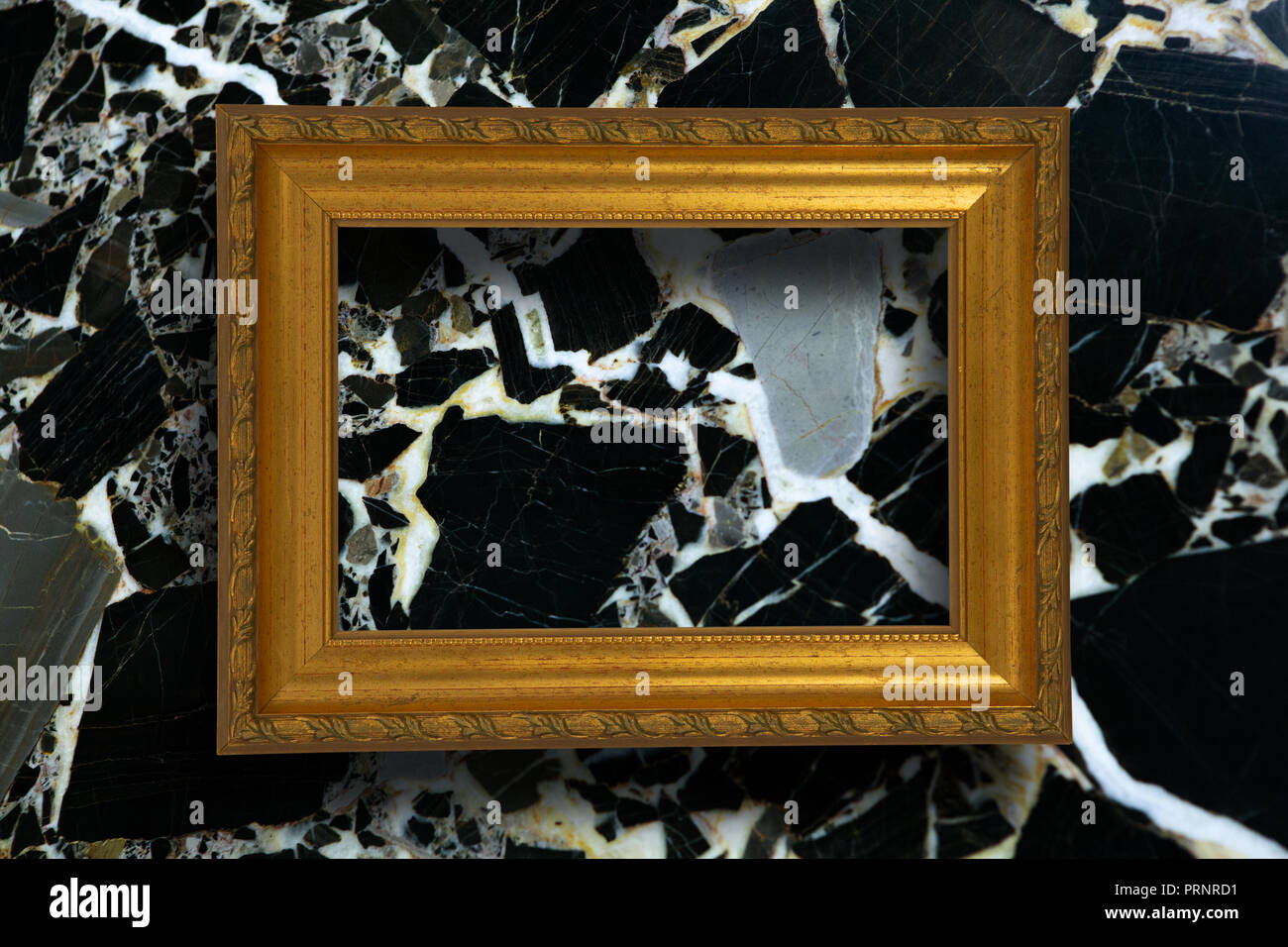 Empty photo frame hi-res stock photography and images - Alamy
