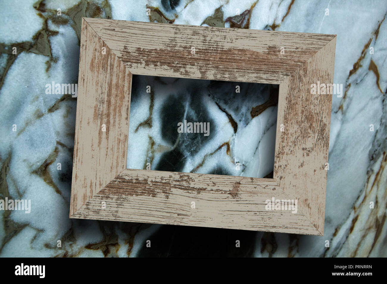 Empty photo frame hi-res stock photography and images - Alamy