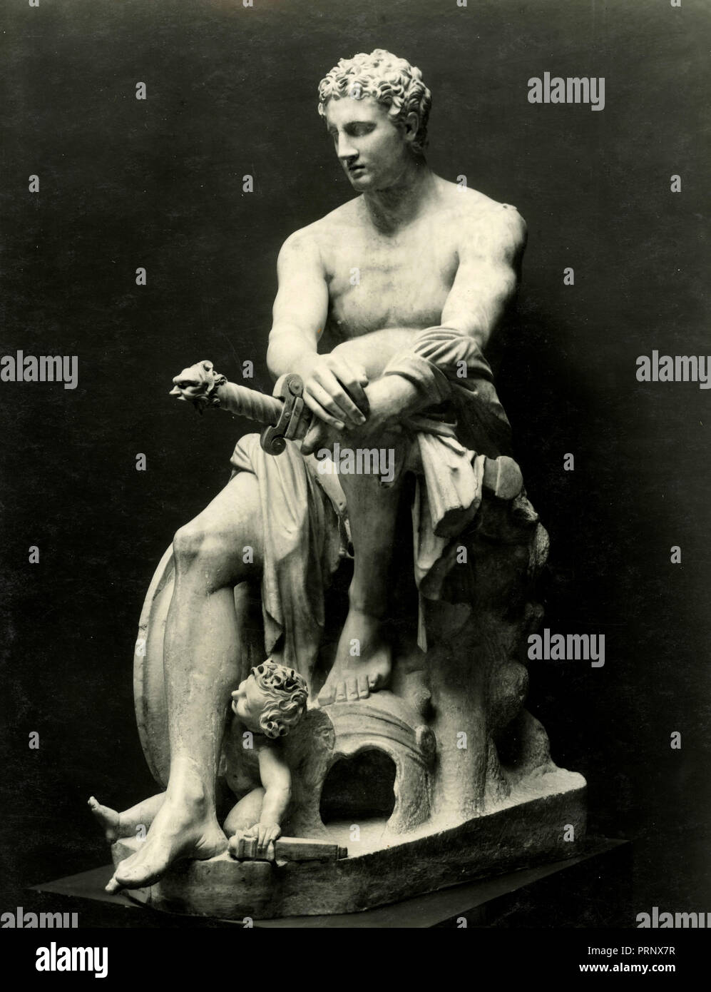 Resting statue hi-res stock photography and images - Alamy