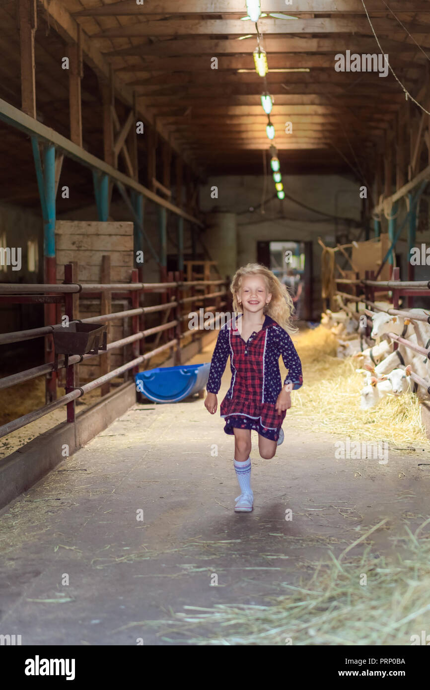 Kid farm barn hi-res stock photography and images - Alamy