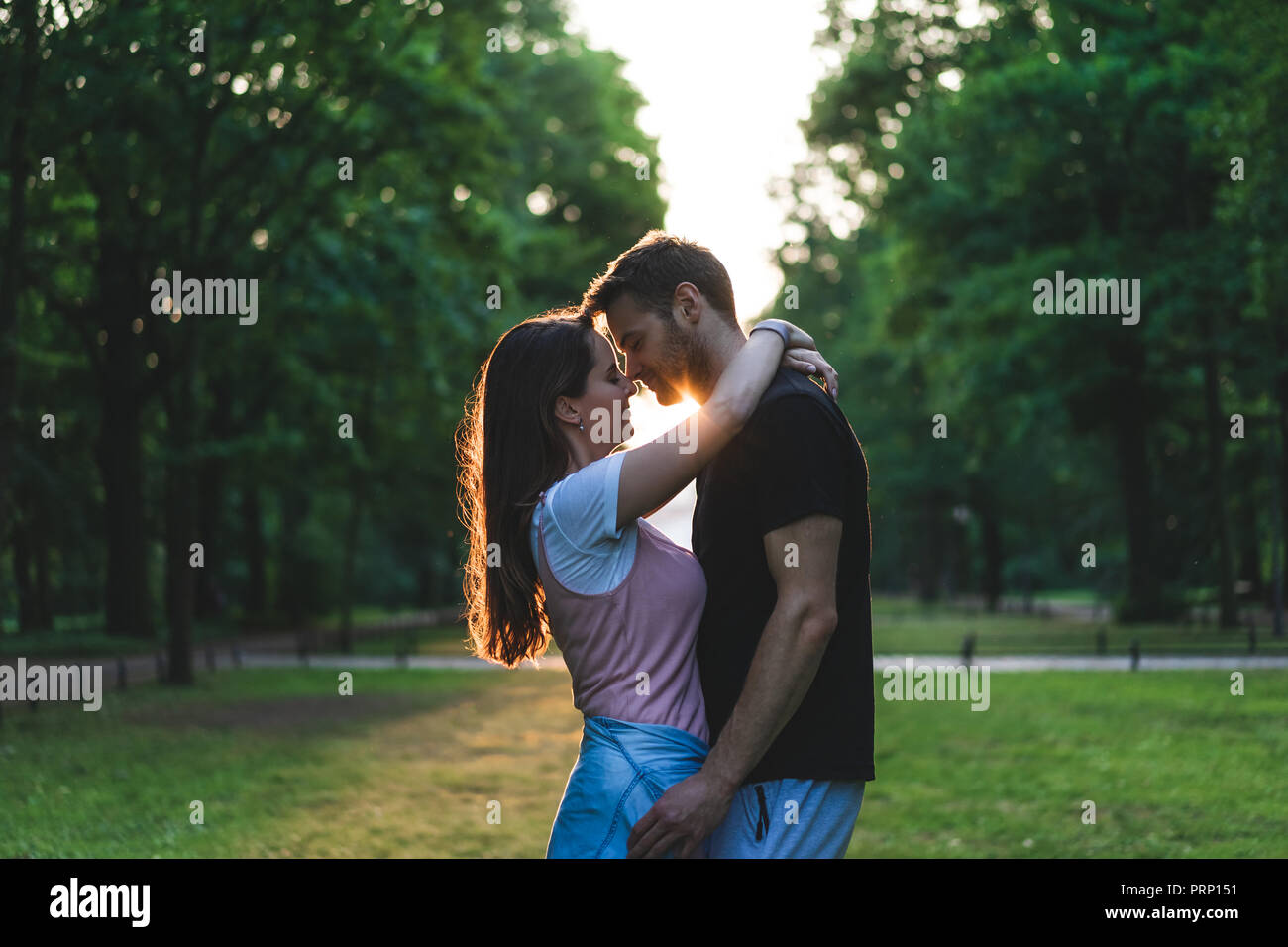 Boyfriend and girlfriend kissing hi-res stock photography and images ...