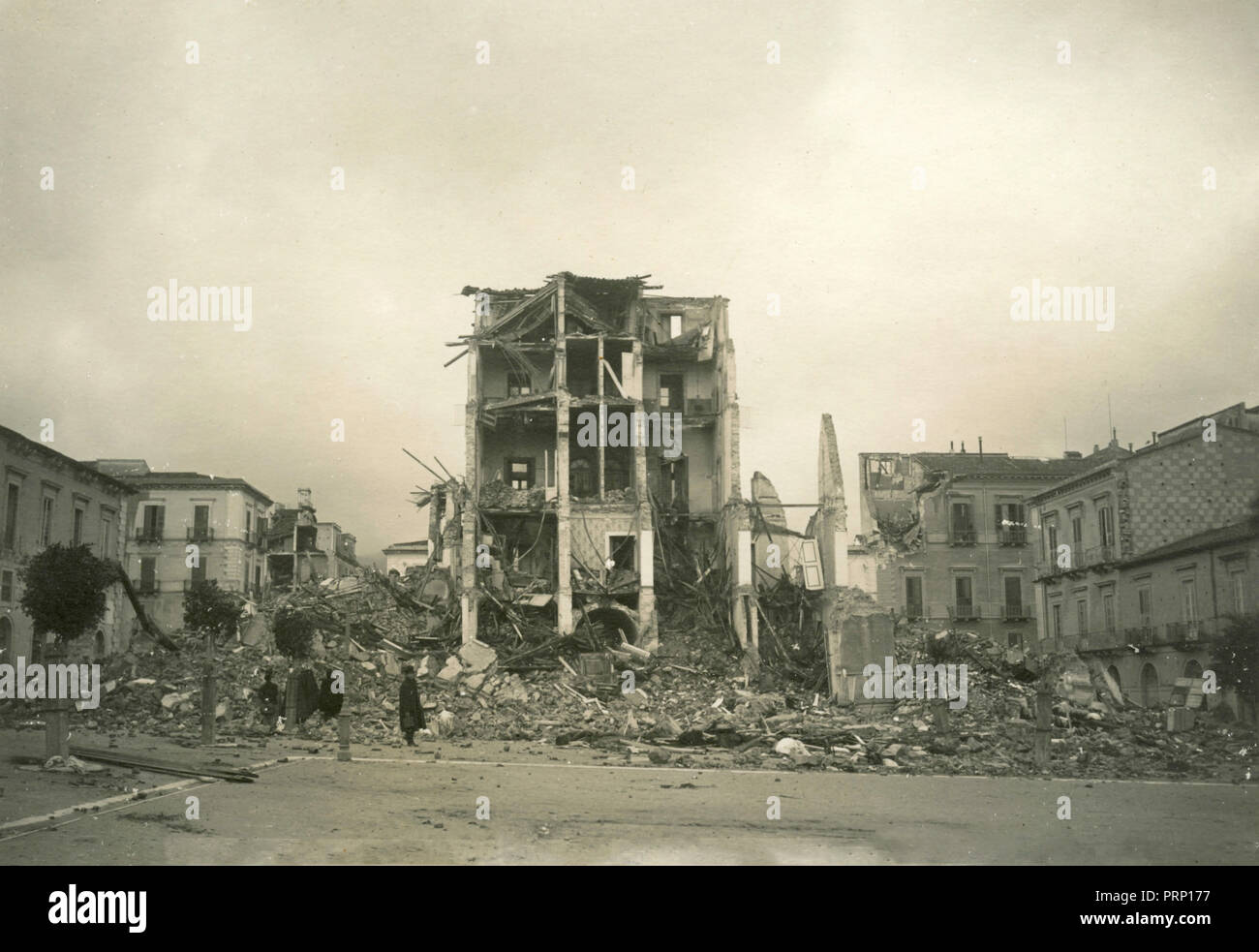 After the earthquake of 1908 in Messina: Piazza Cavallotti Stock Photo ...