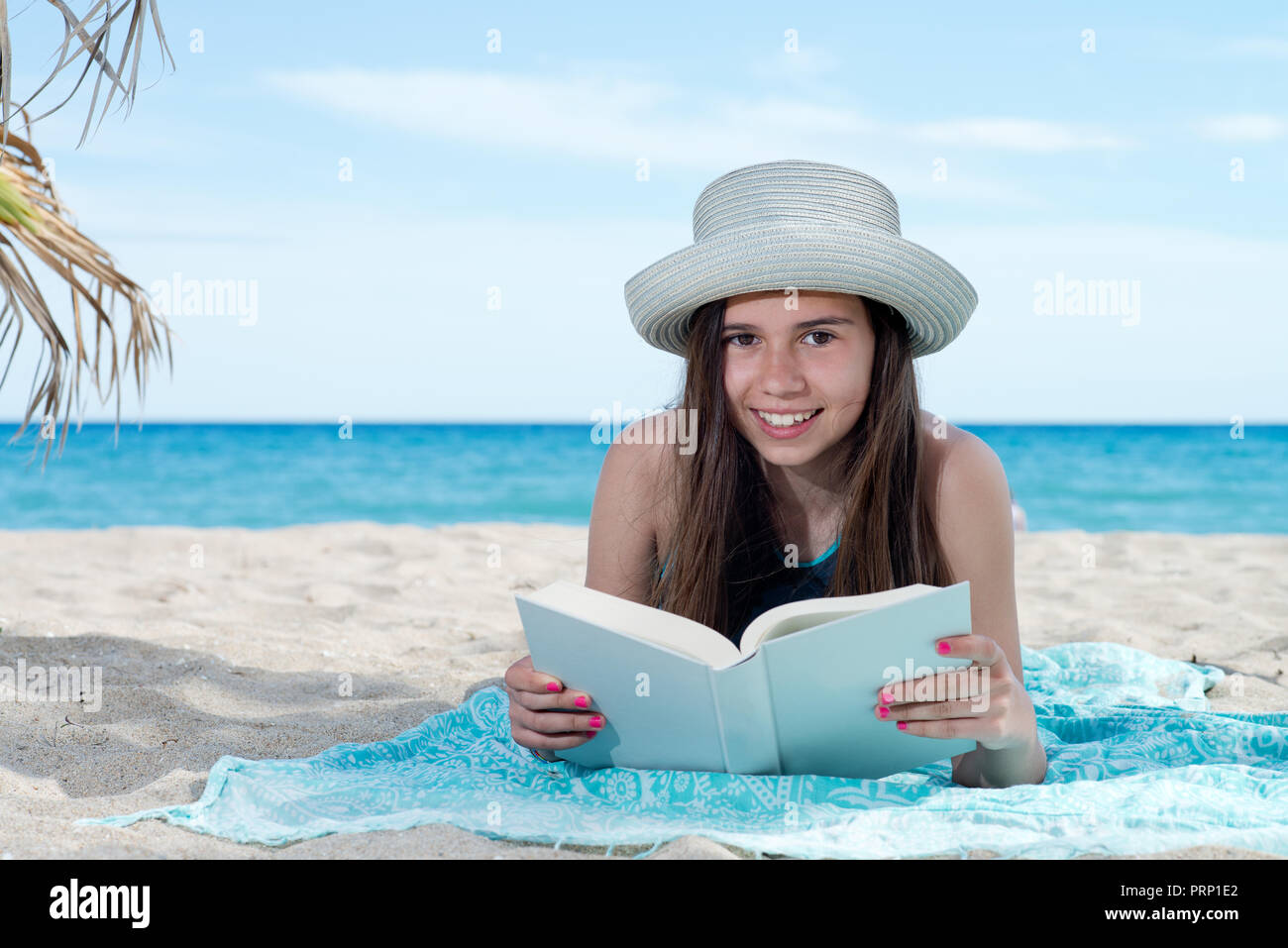 Book and beach hi-res stock photography and images - Alamy