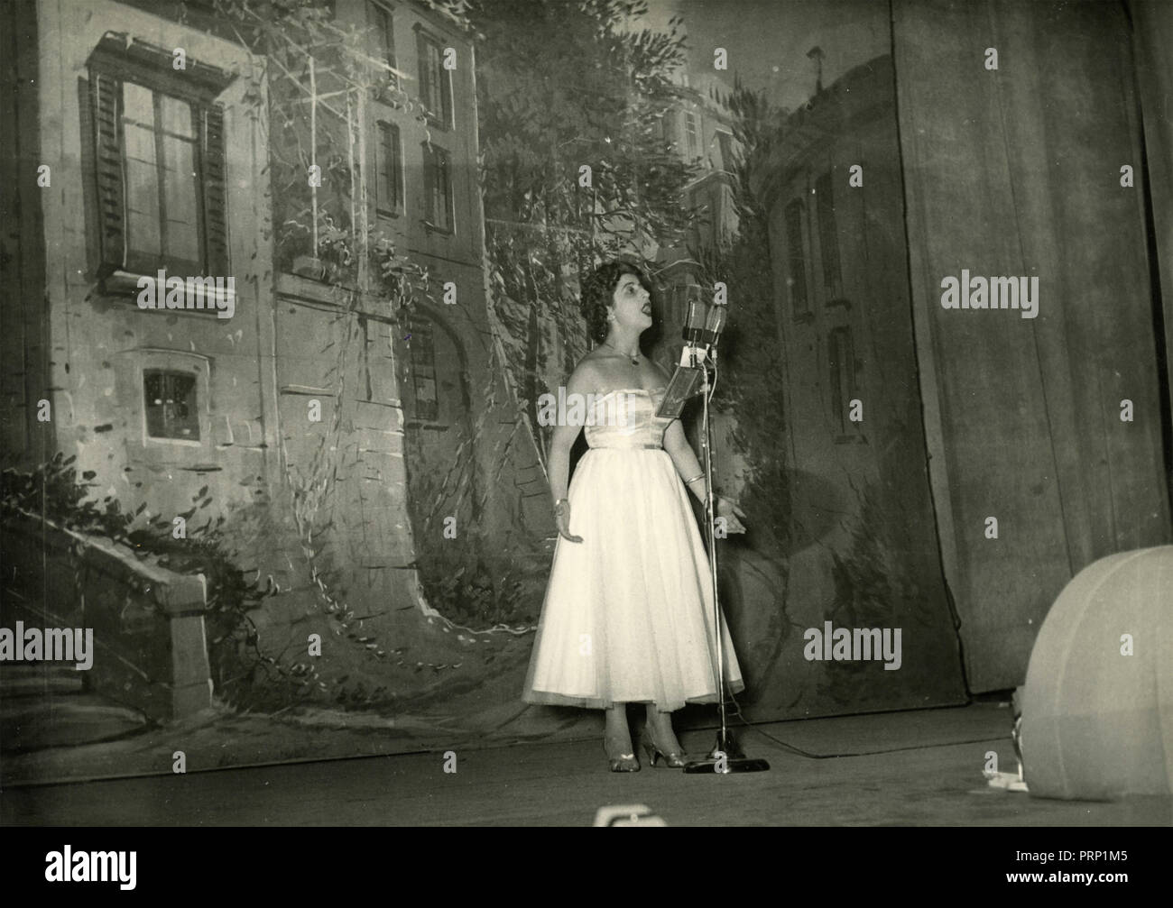 1950s theatre hi-res stock photography and images - Alamy