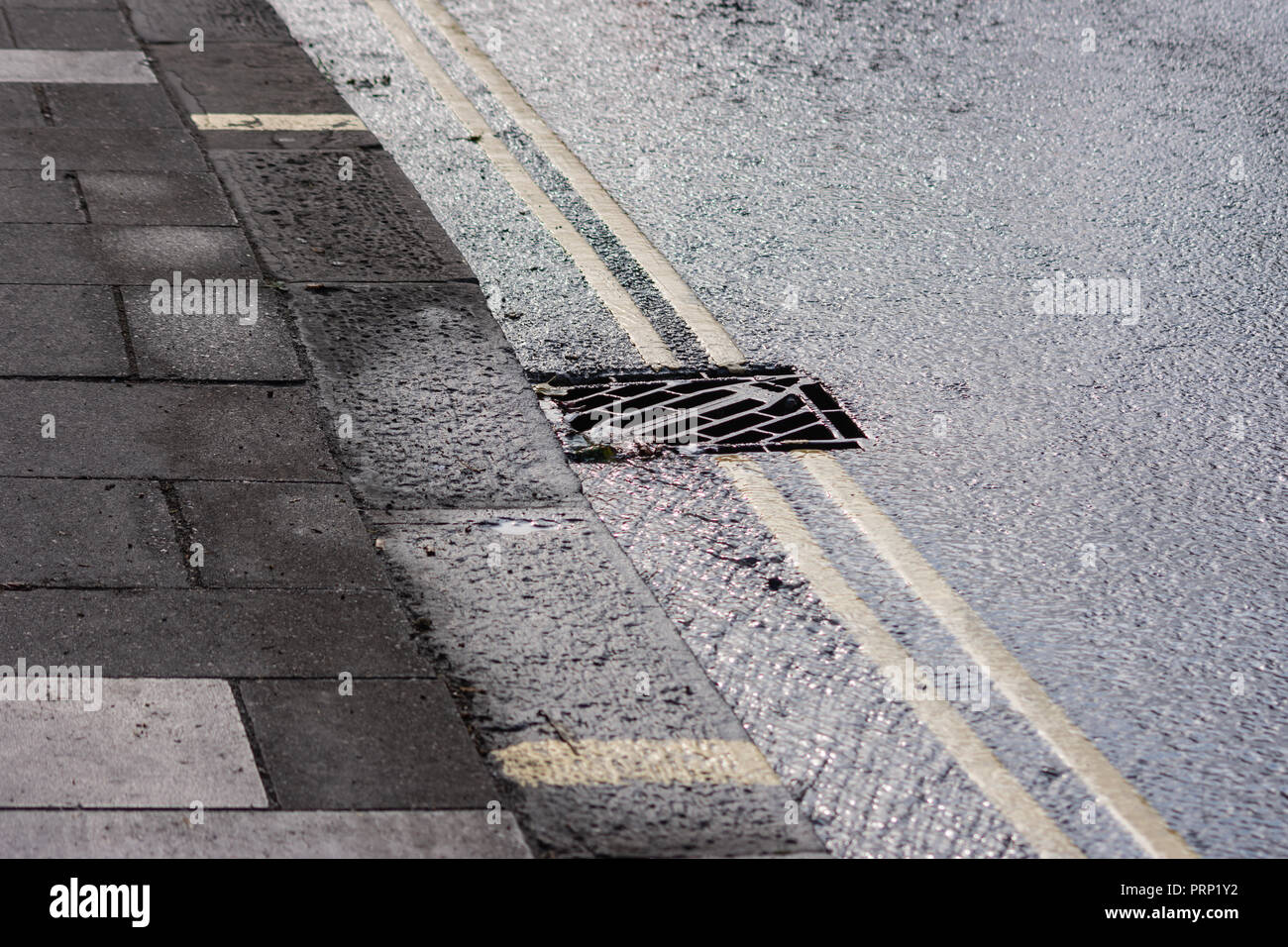 Drain cover roadside hi-res stock photography and images - Alamy
