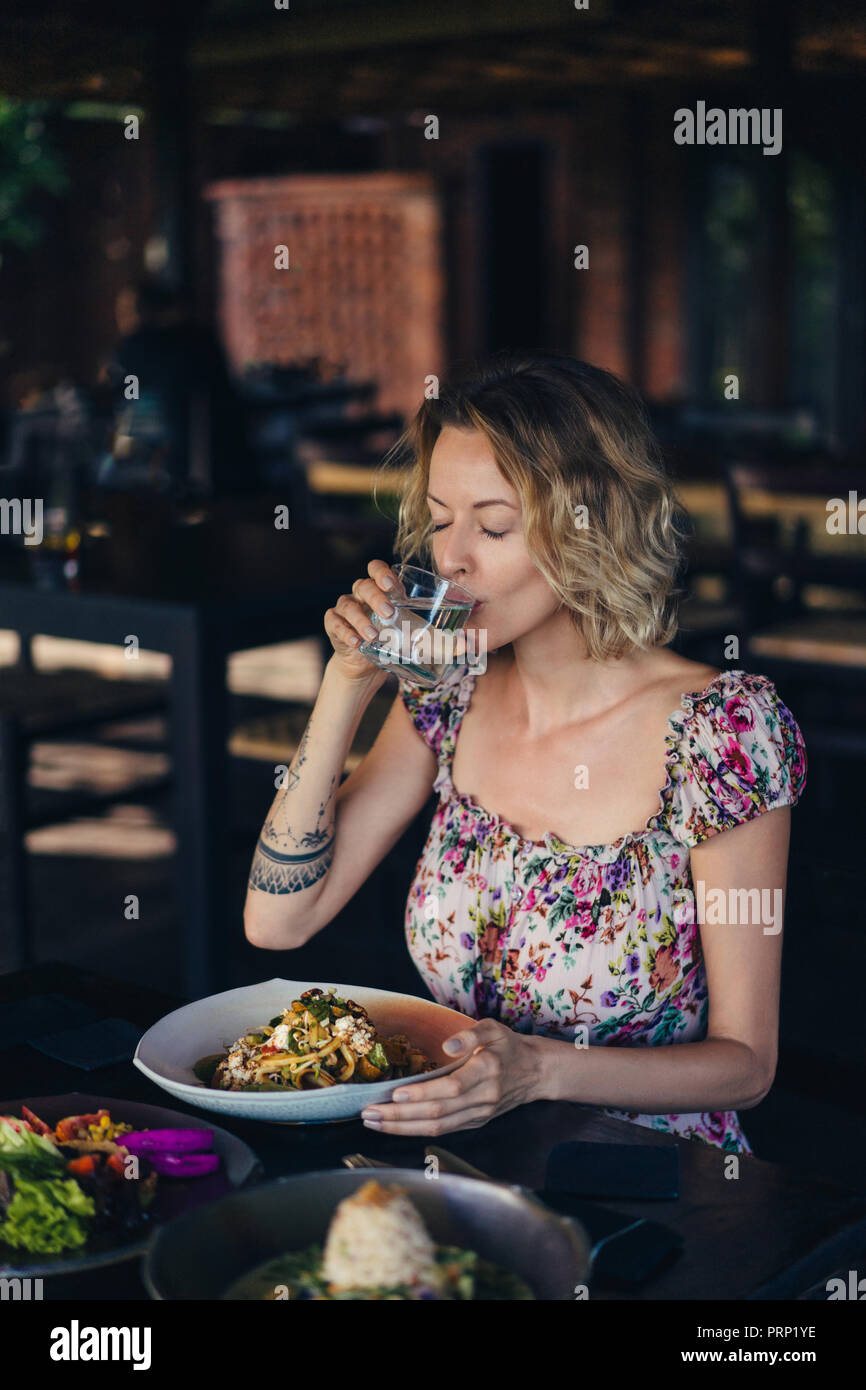 Dish cafe hi-res stock photography and images - Alamy