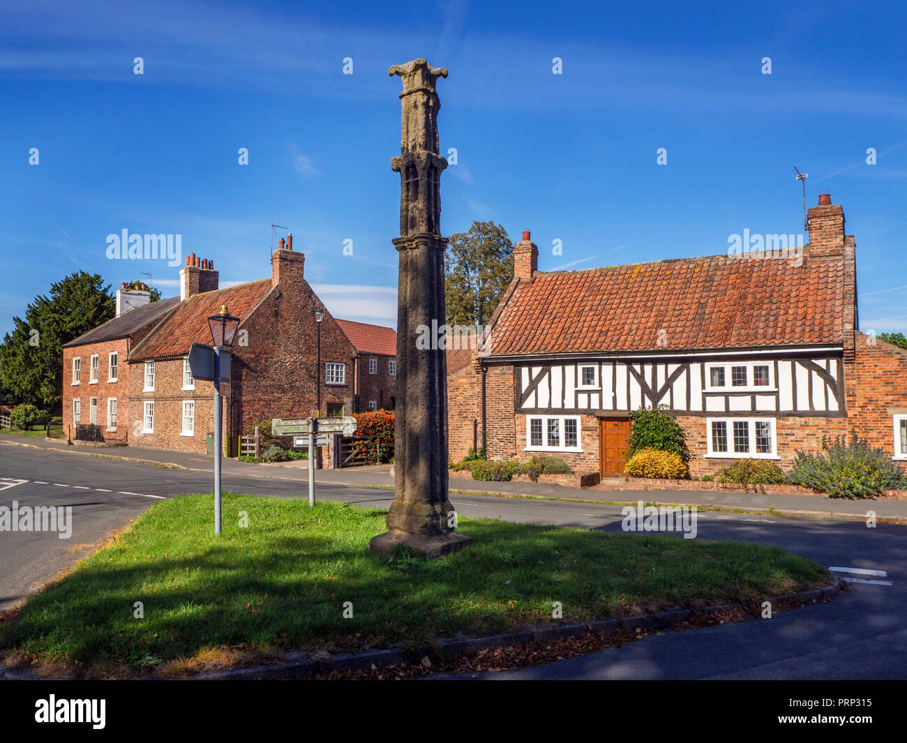 Battle cross boroughbridge hi-res stock photography and images - Alamy