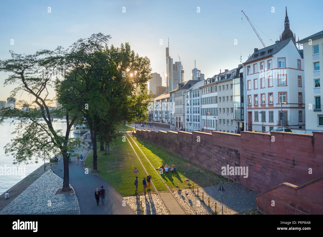 Lawn embankment hi-res stock photography and images - Alamy