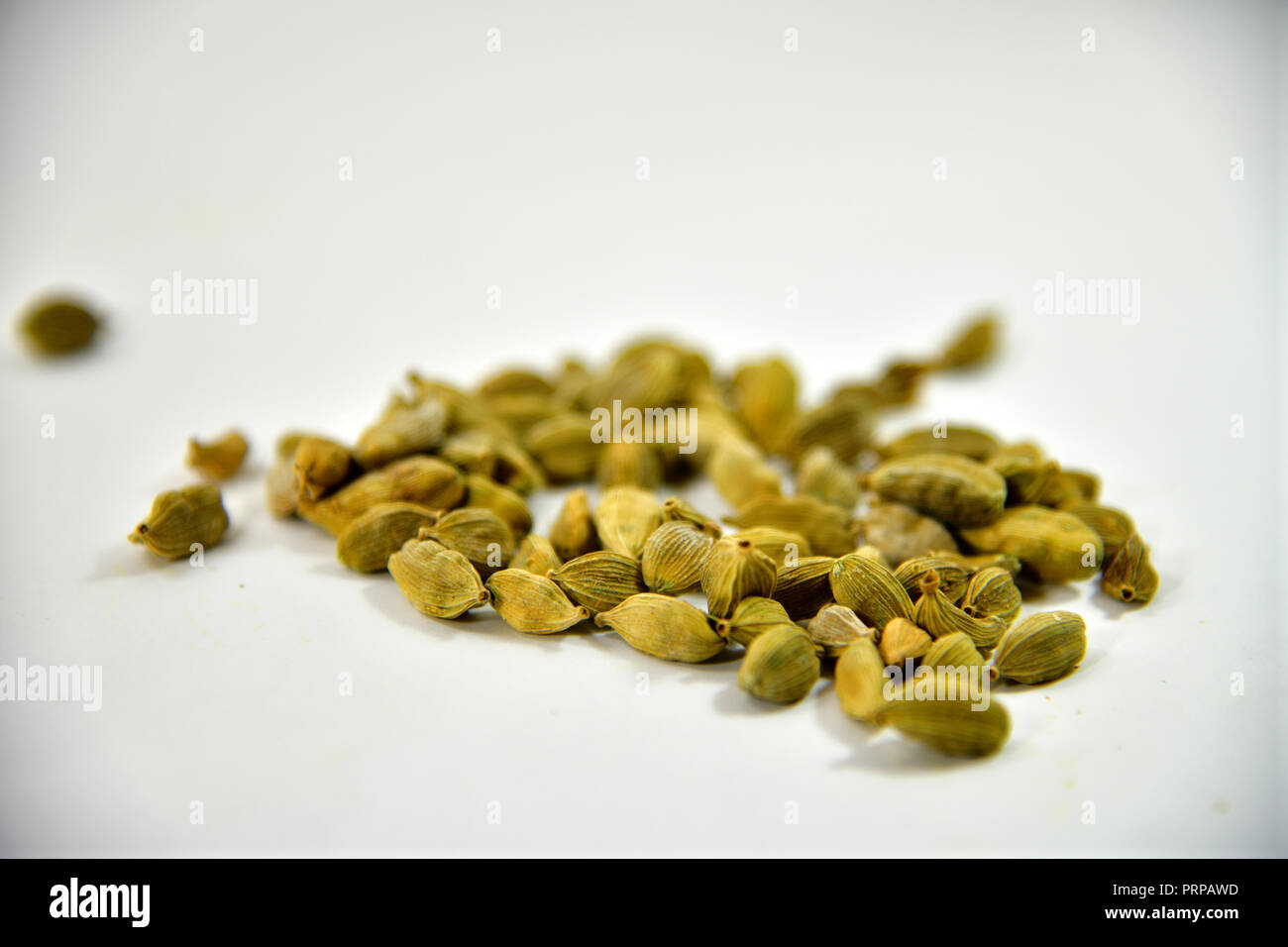 Indian spices- cinnamon, Cardamom, Mace, Fennel Seeds/ Sweet Cumin ...