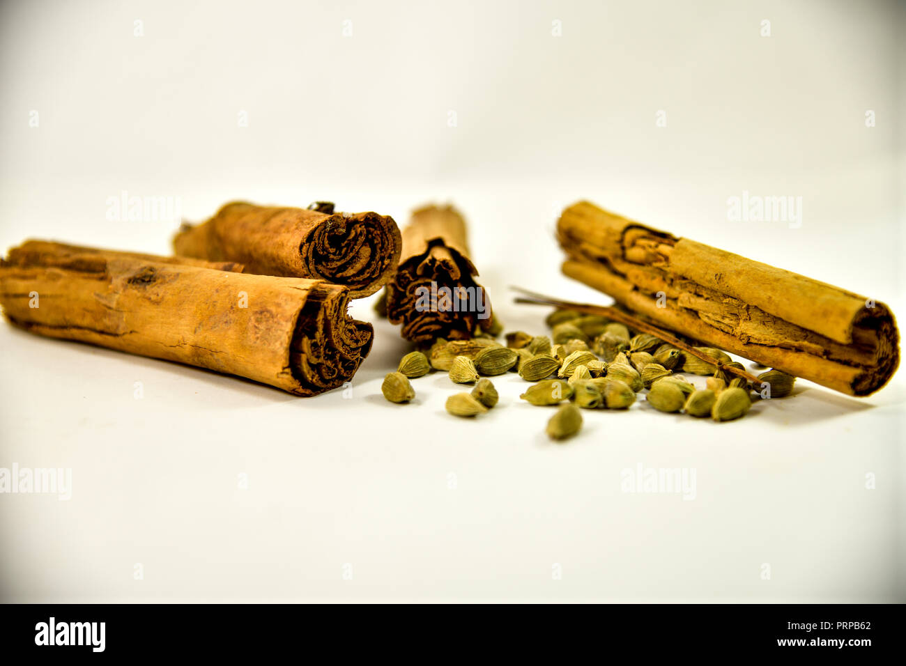 Indian spices- cinnamon, Cardamom, Mace, Fennel Seeds/ Sweet Cumin ...