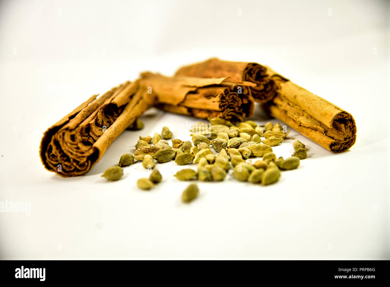 Indian spices- cinnamon, Cardamom, Mace, Fennel Seeds/ Sweet Cumin ...