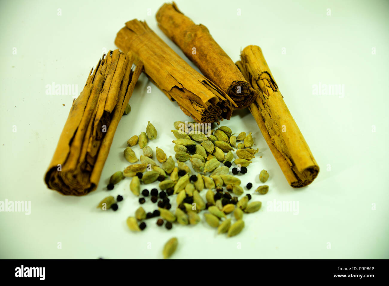 Indian spices- cinnamon, Cardamom, Mace, Fennel Seeds/ Sweet Cumin ...